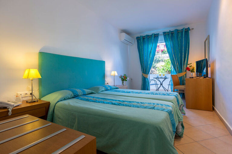 Double Room with balcony, Garden View - SKALA Hotel Patmos