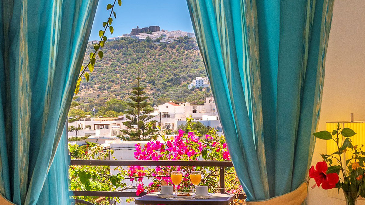 Double room with balcony overlooking Monastery - SKALA Hotel Patmos